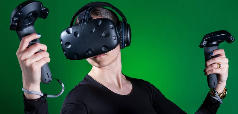 Rapat Masa Depan dengan Kacamata VR HTC Vive - Sinyal Magazine