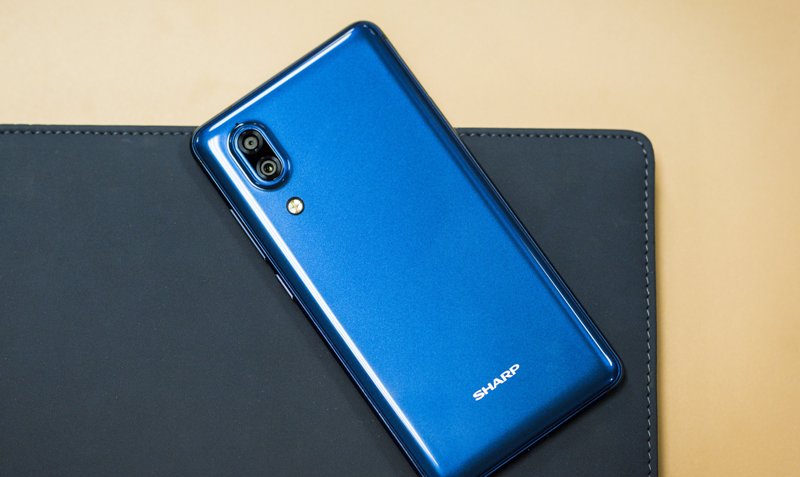 SHARP Siapkan Smartphone Dengan Bezel Paling Tipis